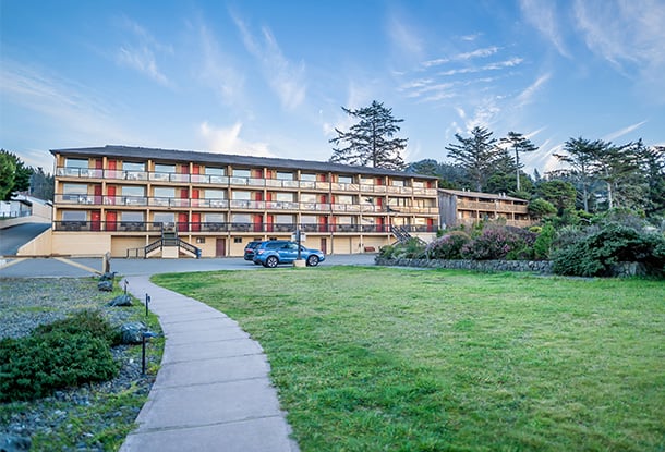 Oregon Coast Beachfront Hotel Rooms | Gold Beach Inn